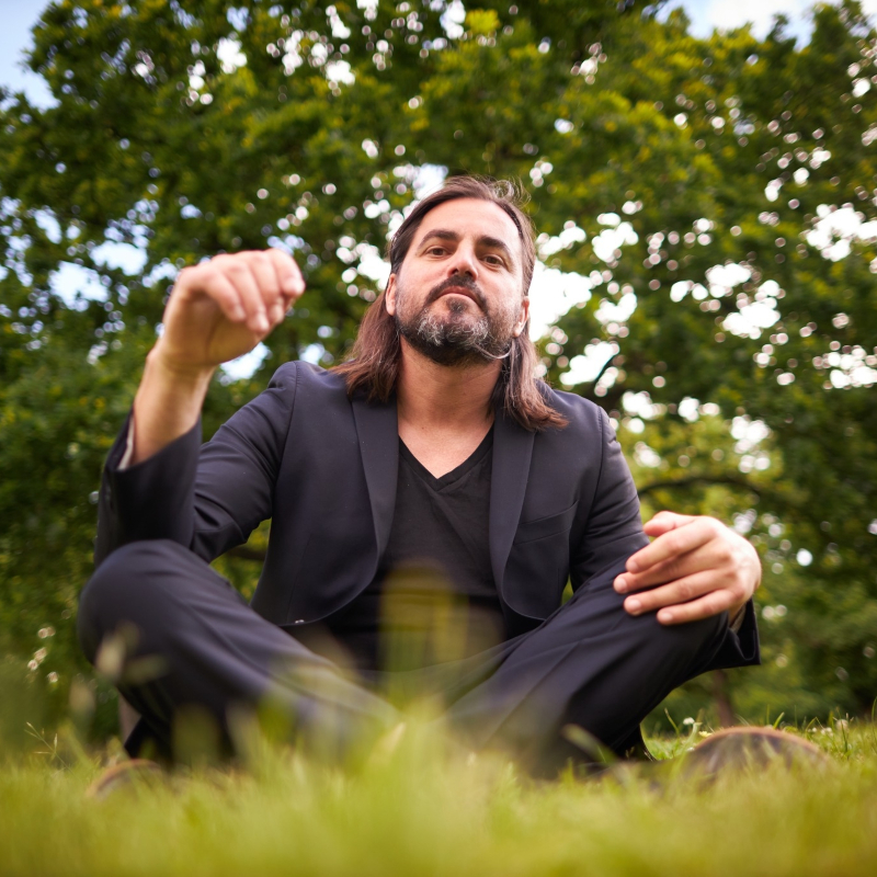 Singer-songwriter Shayne Cook releases ‘Miles Away’ – iGuitar